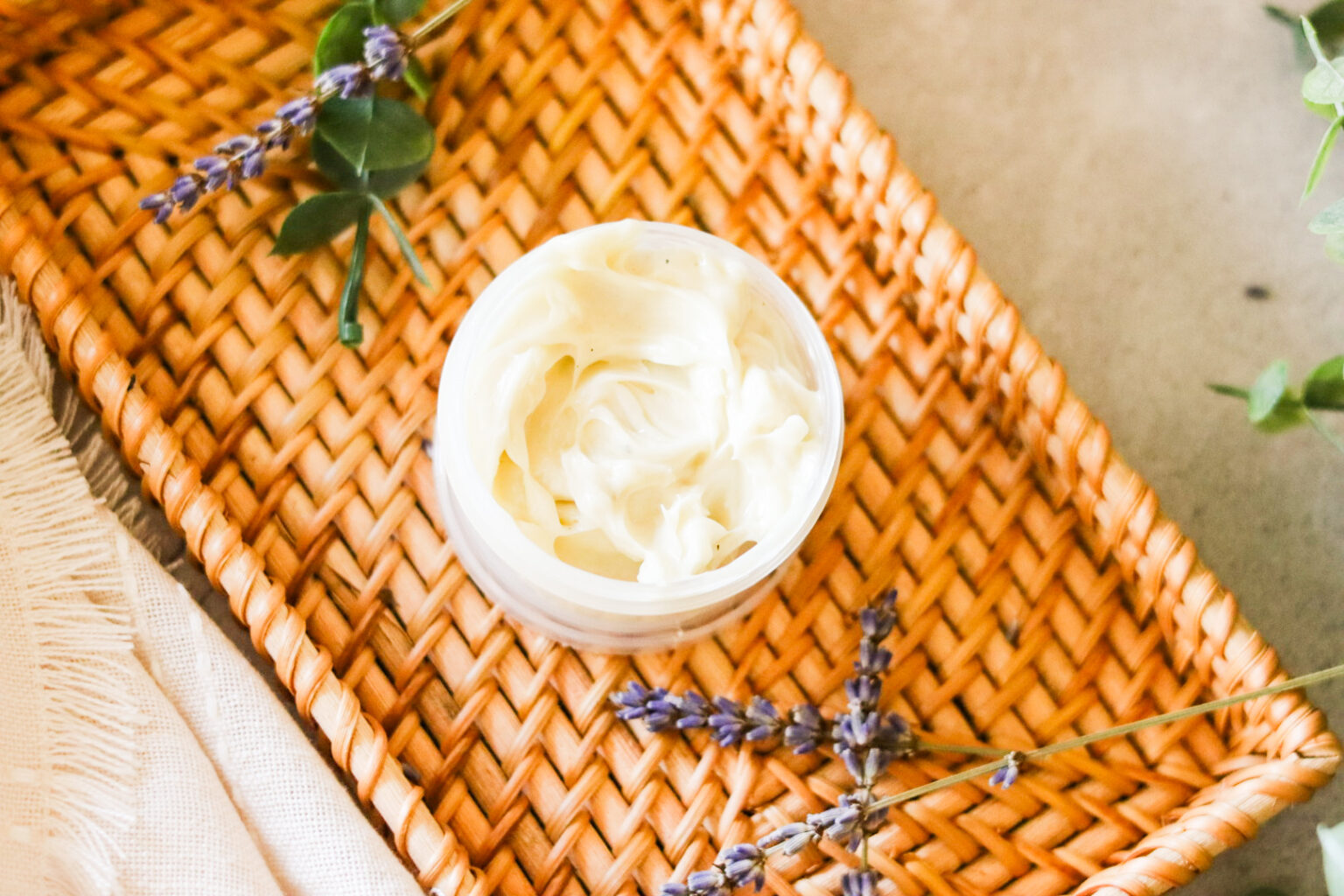 Homemade Face Moisturizer - Easy DIY Face Moisturizer Recipe