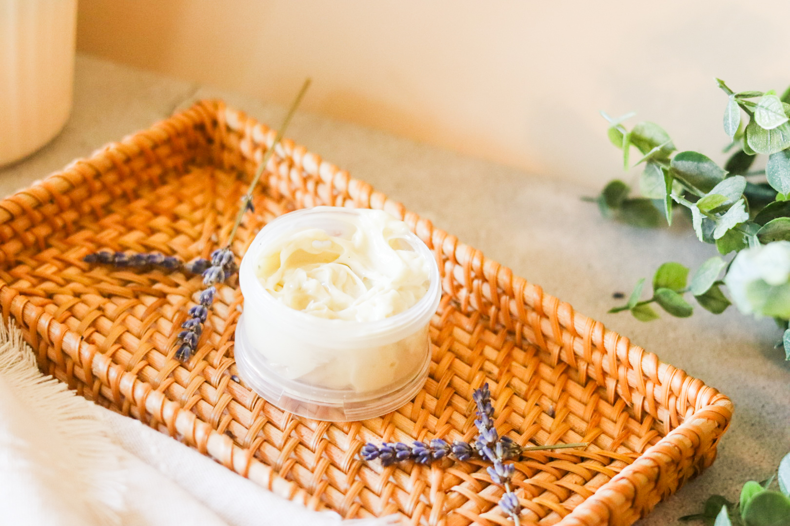 Homemade Face Moisturizer - Easy DIY Face Moisturizer Recipe