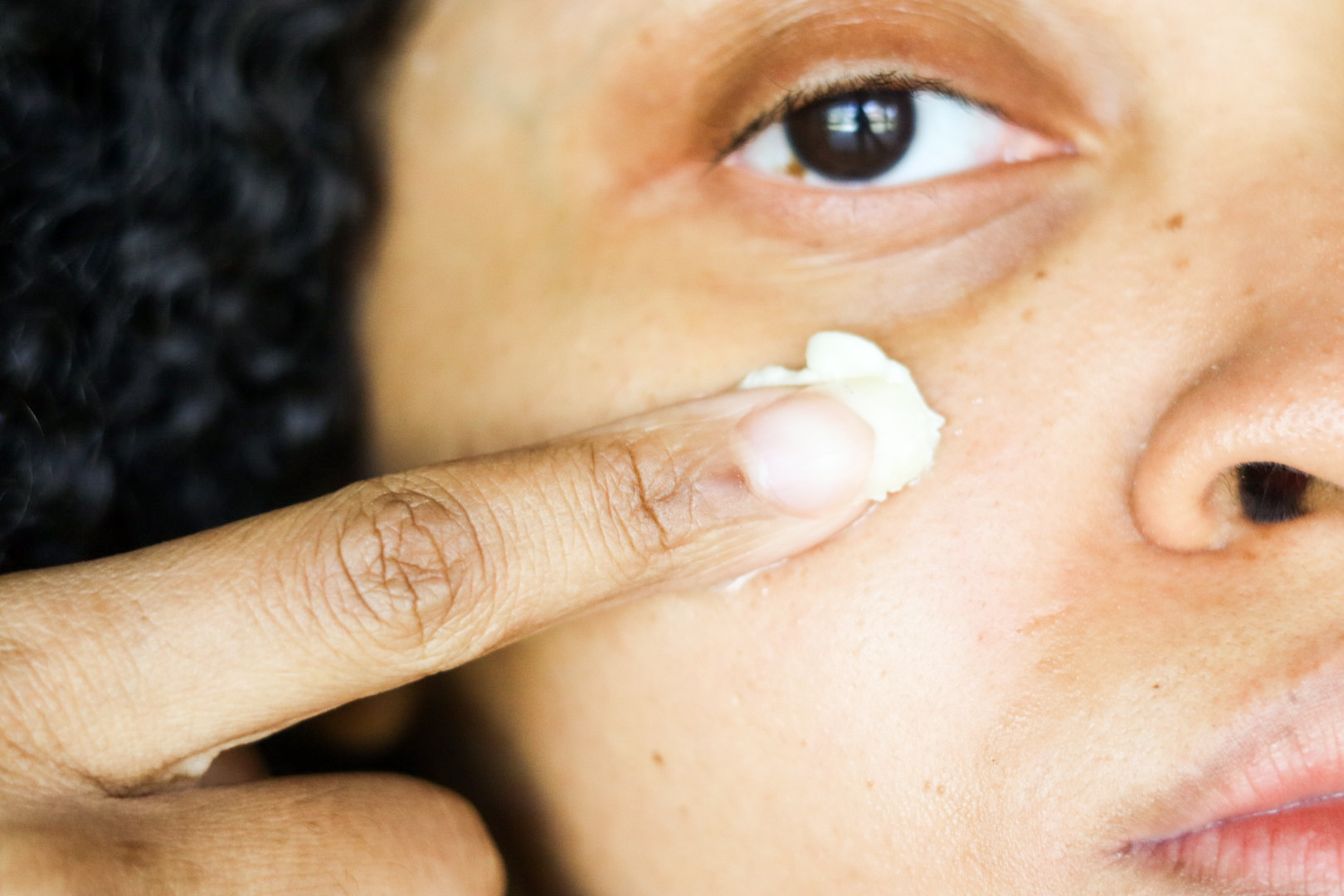 Homemade Face Moisturizer - Easy DIY Face Moisturizer Recipe